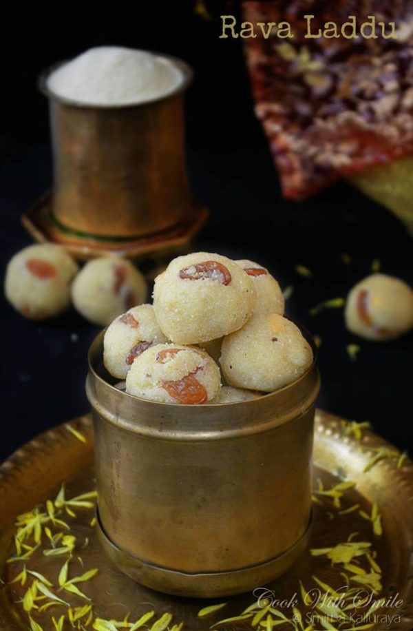 RAVE UNDE / RAVA LADDU / SEMOLINA SWEET BALLS Recipe | Cook With Smile