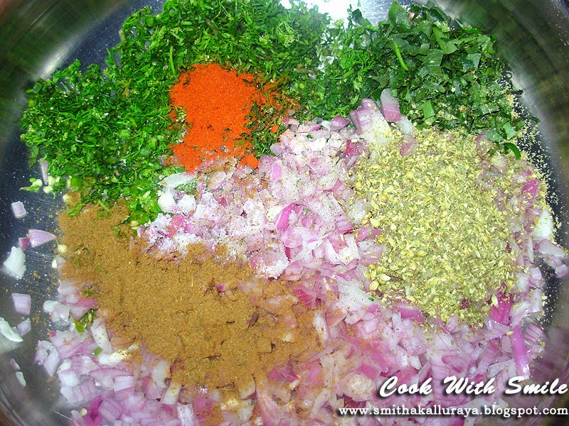 THALIPEETH RECIPE / MULTIGRAINS INDIAN FLAT BREAD | Cook With Smile