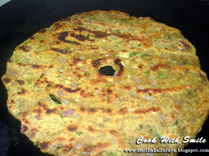 THALIPEETH RECIPE / MULTIGRAINS INDIAN FLAT BREAD | Cook With Smile