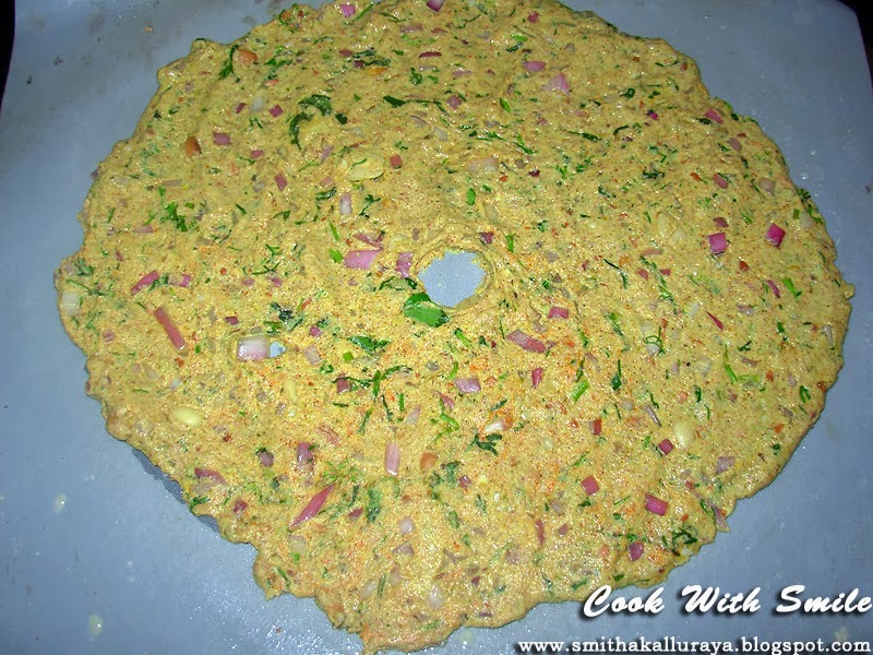 THALIPEETH RECIPE / MULTIGRAINS INDIAN FLAT BREAD | Cook With Smile
