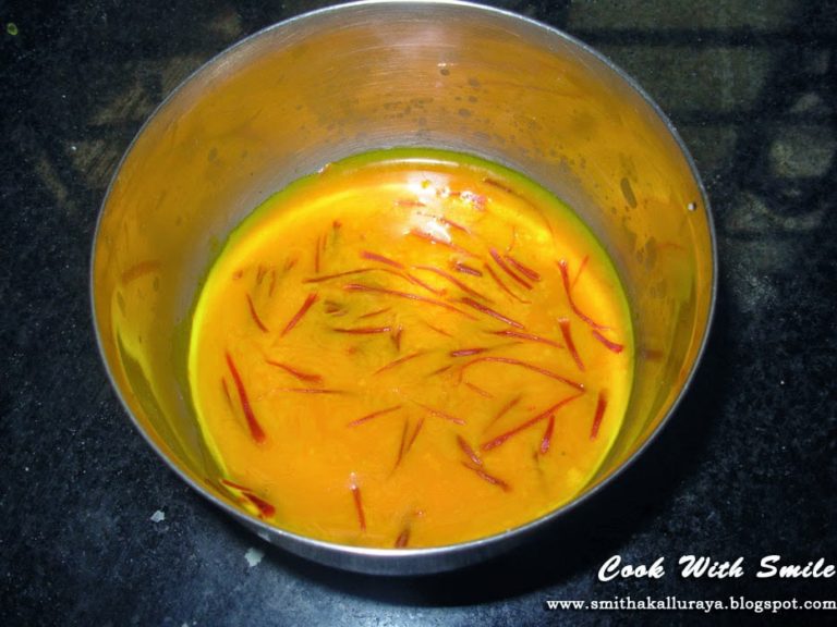 BREAD HALWA RECIPE / HOW TO MAKE BREAD HALWA - Cook with Smile