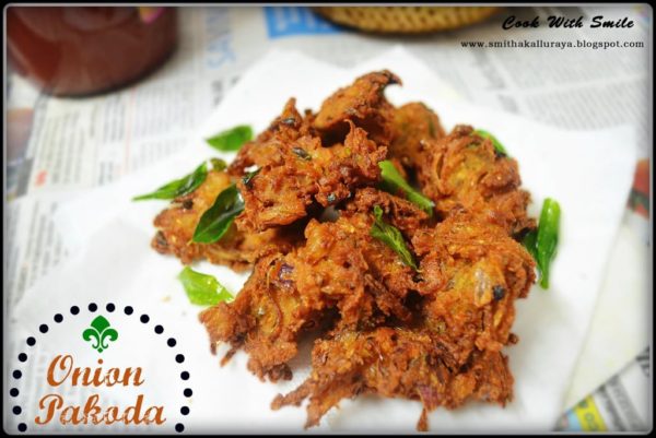 ONION PAKODA / ONION FRITTERS / KANDA BHAJI Recipe | Cook With Smile