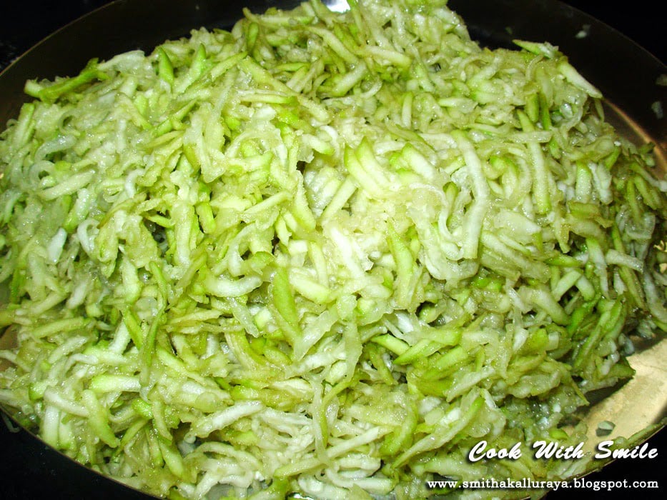 BOTTLE GOURD HALWA / DOODHI KA HALWA / SOREKAI HALWA Recipe | Cook With ...
