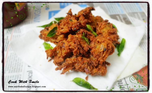 ONION PAKODA / ONION FRITTERS / KANDA BHAJI Recipe | Cook With Smile