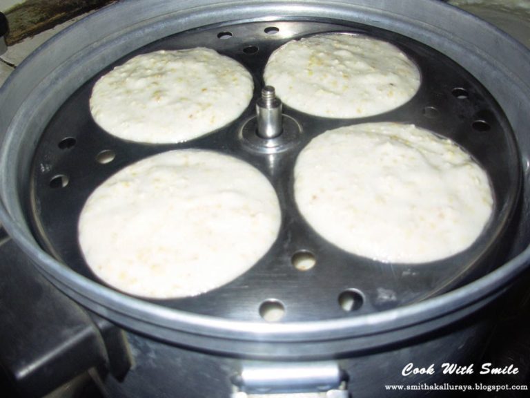 DALIA IDLI / BROKEN WHEAT IDLI / GODHI RAVE IDLI Recipe | Cook With Smile