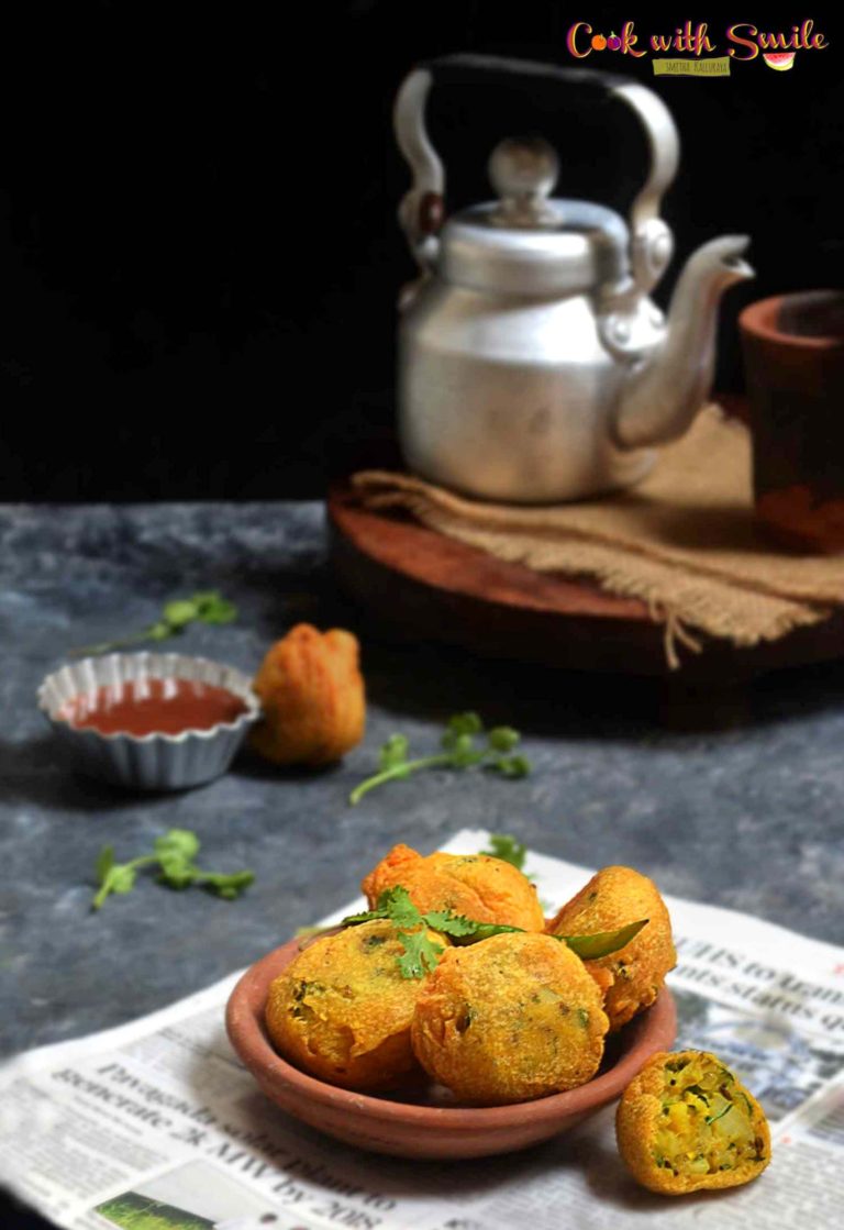 ALOO BONDA RECIPE / POTATO BONDA / BATATA VADA | Cook With Smile