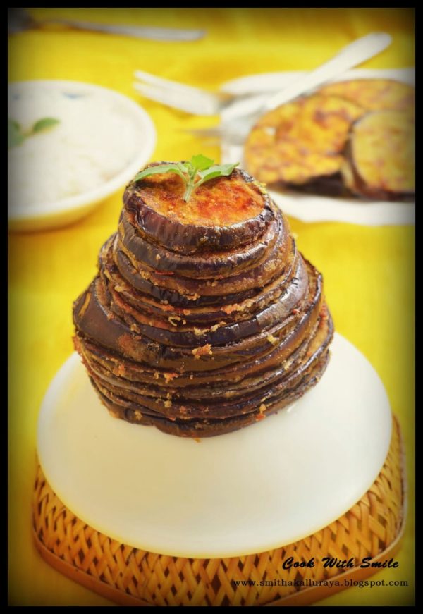 BEGUN BHAJA / BAINGAN BHAJA / BRINJAL TAWA FRY Recipe | Cook With Smile