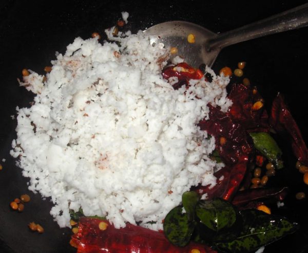 SNAKE GOURD CHUTNEY / PADAVALAKAI CHUTNEY / PUDALANGAI (POTALAKAYA ...