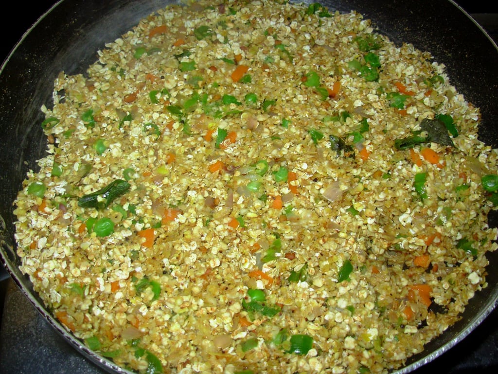 OATS UPMA / INSTANT VEGETABLE OATS UPMA RECIPE | Cook With Smile