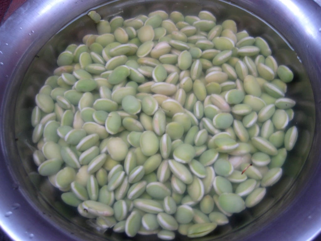 HITIKIDA AVAREKALU SAARU / FIELD BEANS GRAVY /SURTI LILVA CURRY Recipe