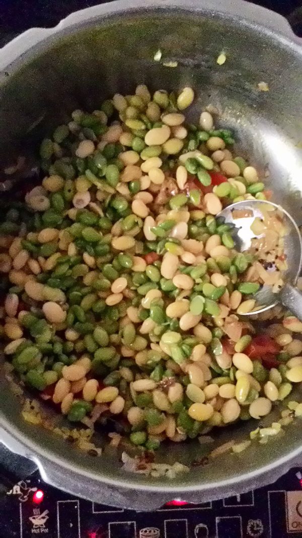 HITIKIDA AVAREKALU SAARU / FIELD BEANS GRAVY /SURTI LILVA CURRY Recipe