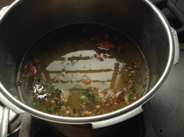 SPICY CRACKED WHEAT PONGAL / DALIA PONGAL ( KHICHIDI) WITH PONGAL GOJJU ...