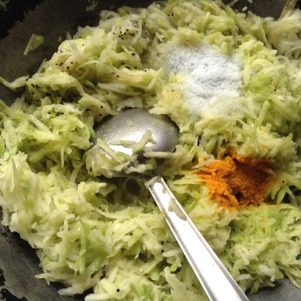 MANGO THOKKU RECIPE / MAVINAKAYI THOKKU / GRATED MANGO PICKLE | Cook ...