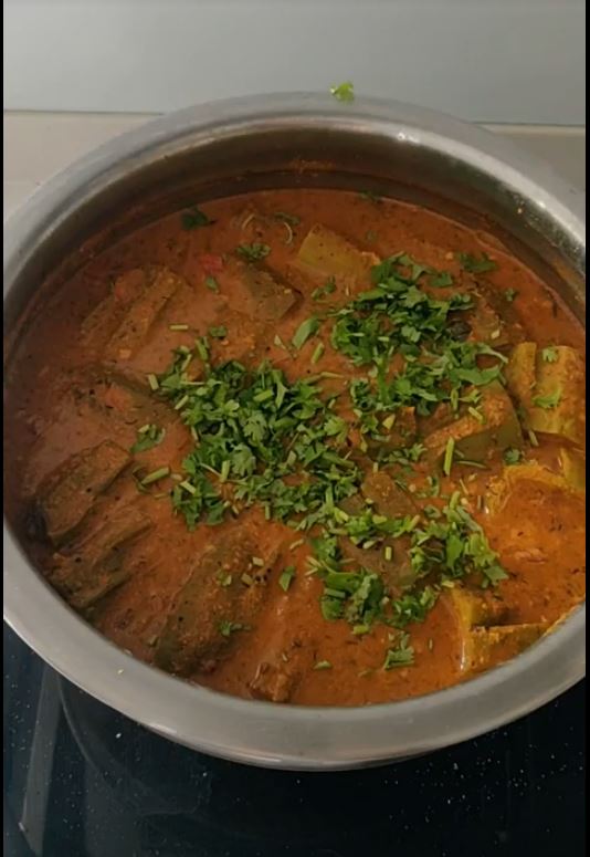 STUFFED RIDGE GOURD / HEEREKAI ENNEGAI ( ENNEGAYI ) / BHARWA TURAI Recipe