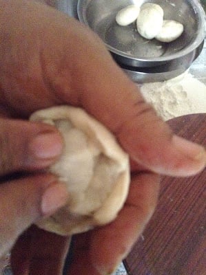 BILI HOLIGE / STUFFED RICE FLOUR PARATHA - KARNATAKA RECIPES | Cook ...