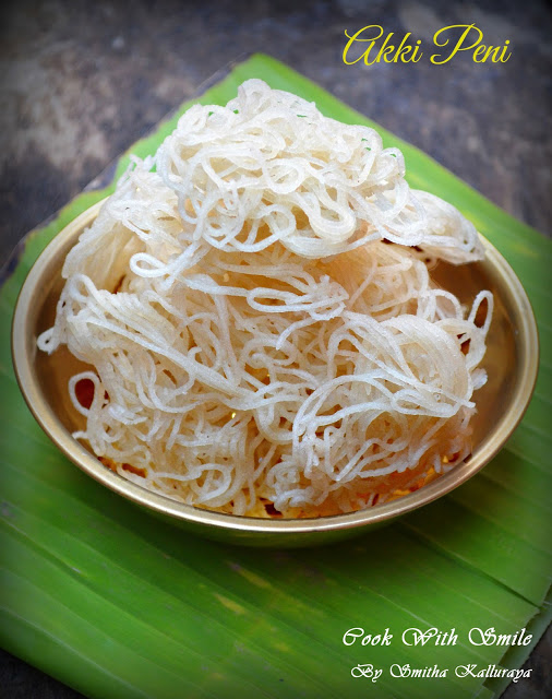 AKKI PENI SANDIGE / SHAVIGE SANDIGE / IDIYAPPAM VADAM Recipe | Cook ...