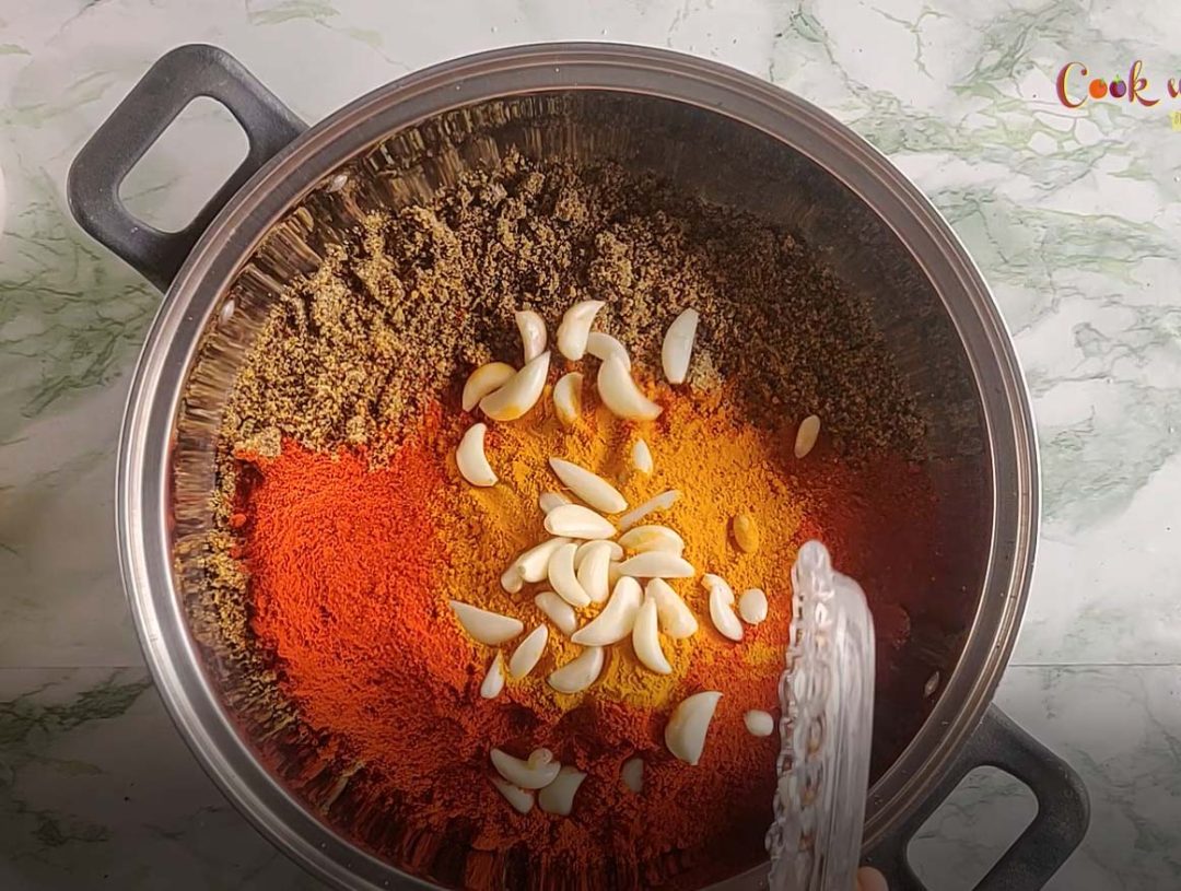 AVAKKAI PICKLE / ANDHRA SPECIAL AVAKAYA MANGO PICKLE RECIPE | Cook With ...