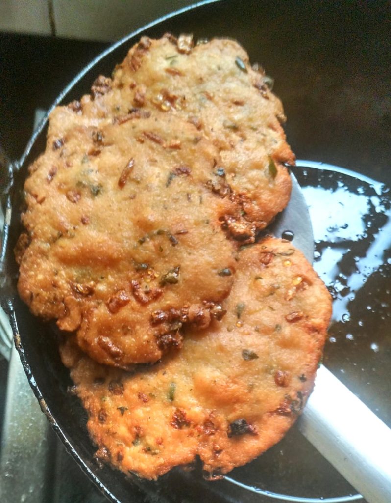 MADDUR VADA RECIPE / MADDUR VADE | Cook With Smile
