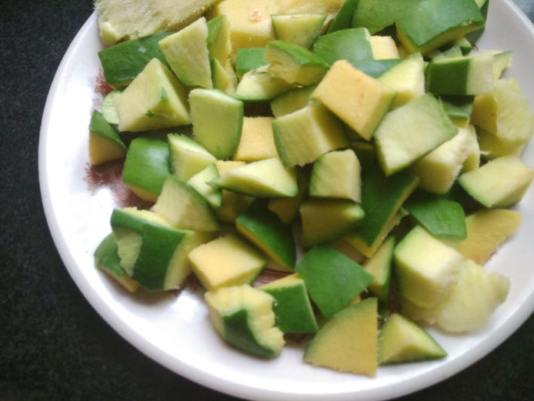 MAVINAKAYI GOJJU ( MENASKAI) RECIPE / KARNATAKA STYLE RAW MANGO CURRY ...