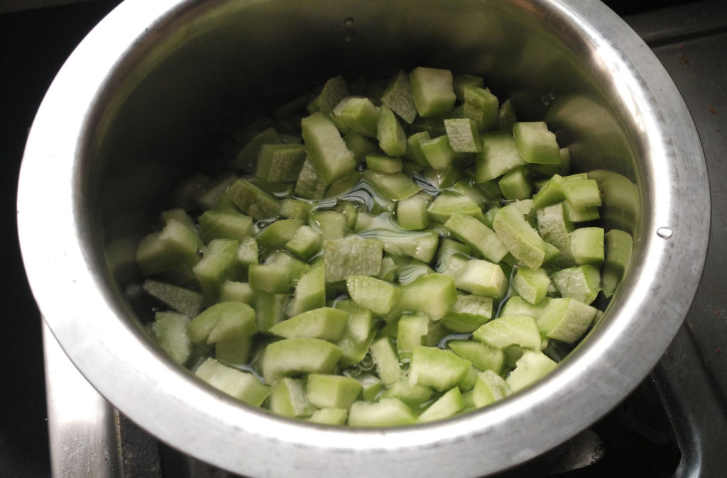 SNAKE GOURD KOOTU / PADAVALAKAI ( PUDALANGAI ) KOOTU - Cook with Smile