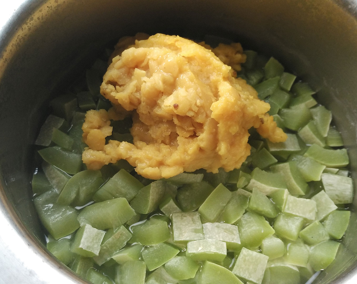 SNAKE GOURD KOOTU / PADAVALAKAI ( PUDALANGAI ) KOOTU - Cook with Smile