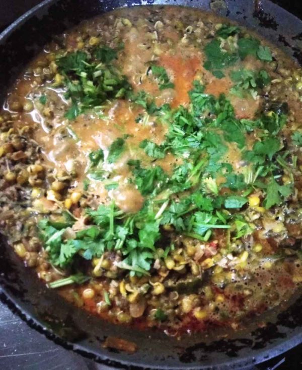 SPROUTS CURRY RECIPE / MOONG SPROUTS SUBZI / MOONG USAL RECIPE - Cook ...