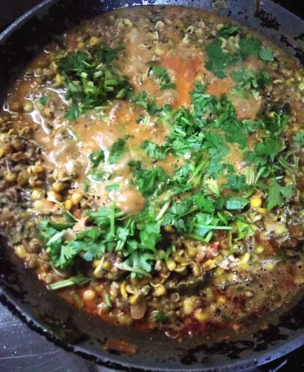 SPROUTS CURRY RECIPE / MOONG SPROUTS SUBZI / MOONG USAL RECIPE - Cook ...