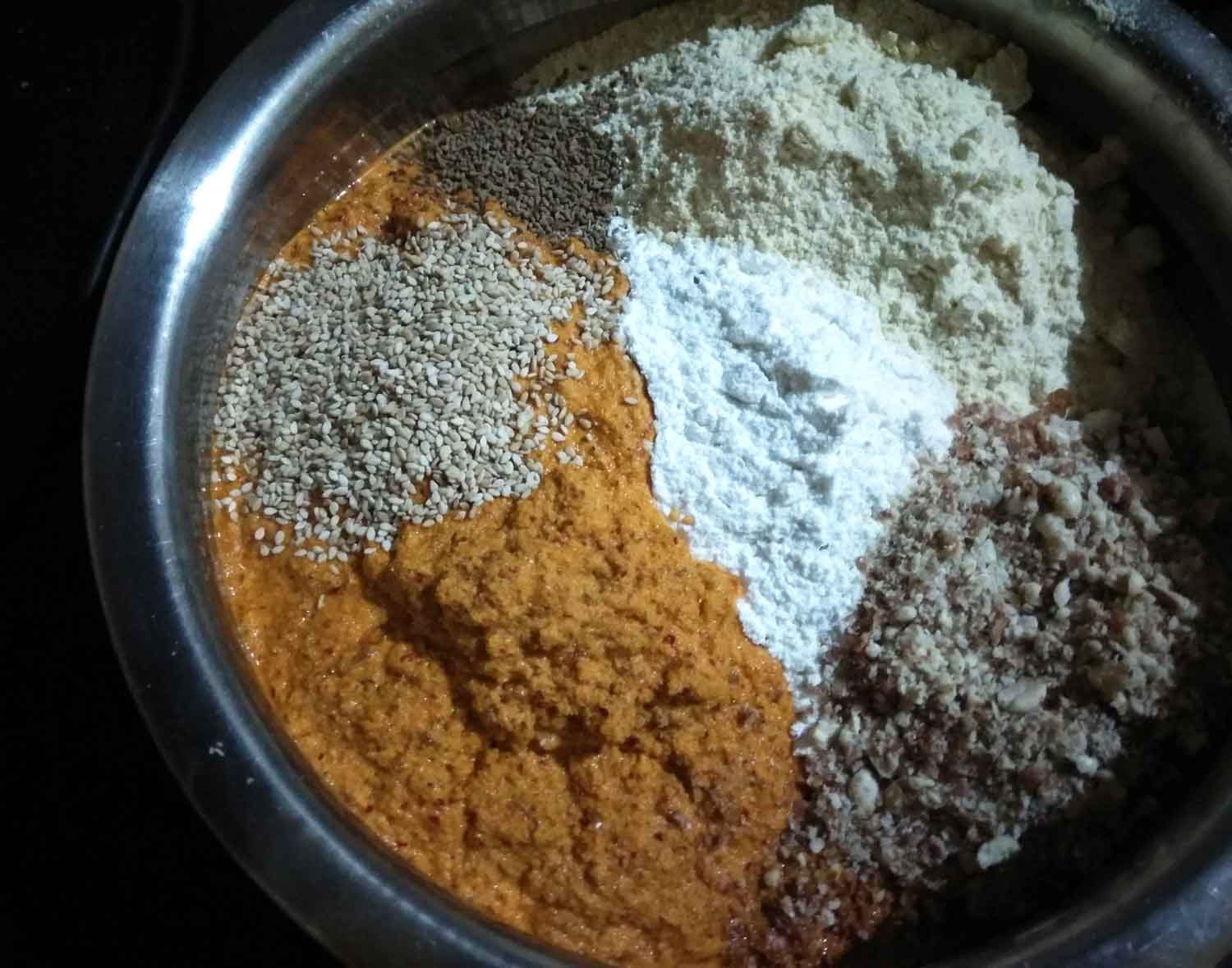 KODUBALE ROTTI RECIPE / KHARA AKKI ROTTI RECIPE - Cook with Smile