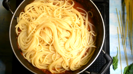 INDIAN STYLE TOMATO SPAGHETTI RECIPE / INDIAN VEGETARIAN SPAGHETTI ...