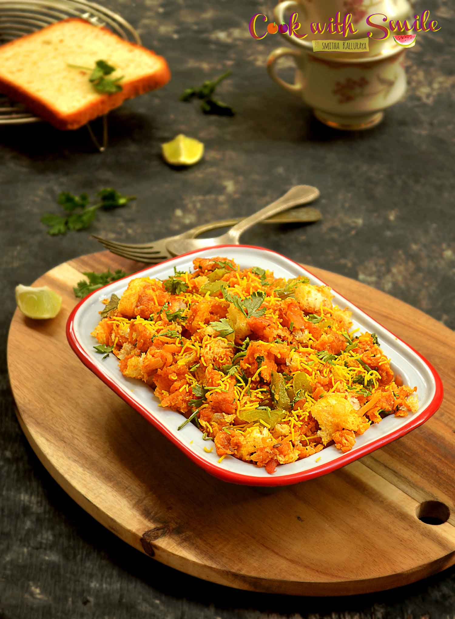 BREAD UPMA RECIPE / HOW TO MAKE BREAD UPMA - Cook with Smile