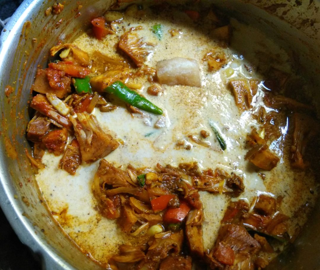 RAW JACKFRUIT CURRY RECIPE / KERALA STYLE JACKFRUIT CURRY / KATHAL ...