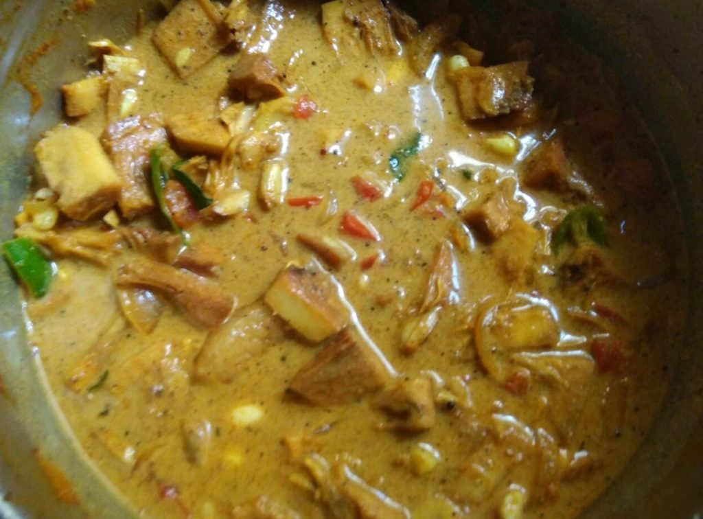 RAW JACKFRUIT CURRY RECIPE / KERALA STYLE JACKFRUIT CURRY / KATHAL ...
