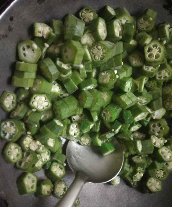 BENDEKAYI GOJJU RECIPE / BENDEKAI KAYIRASA / KARNATAKA STYLE BHINDI ...