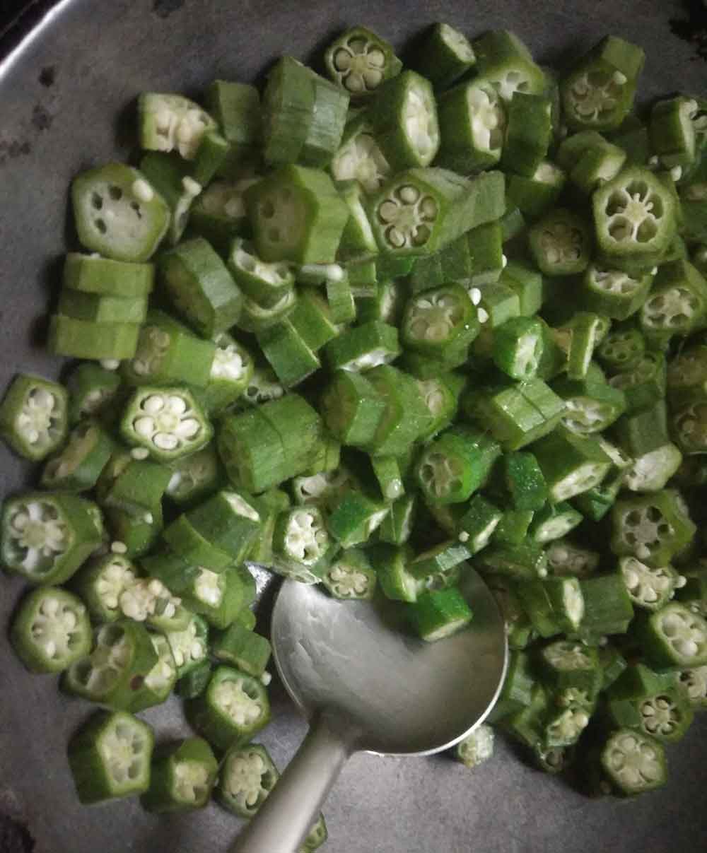BENDEKAYI GOJJU RECIPE / BENDEKAI KAYIRASA / KARNATAKA STYLE BHINDI ...