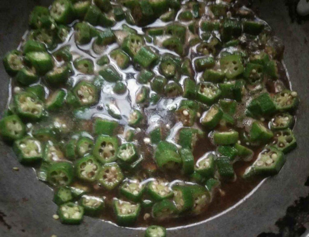 BENDEKAYI GOJJU RECIPE / BENDEKAI KAYIRASA / KARNATAKA STYLE BHINDI ...