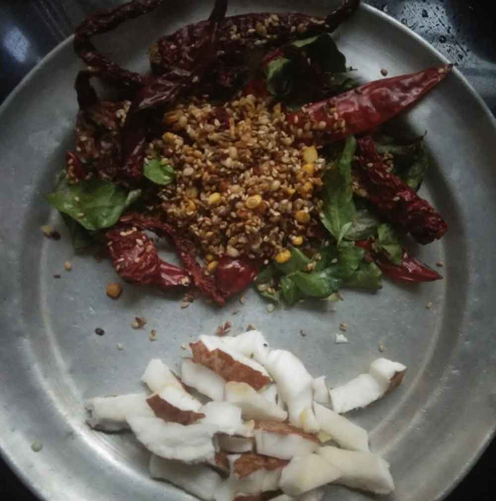 BENDEKAYI GOJJU RECIPE / BENDEKAI KAYIRASA / KARNATAKA STYLE BHINDI ...