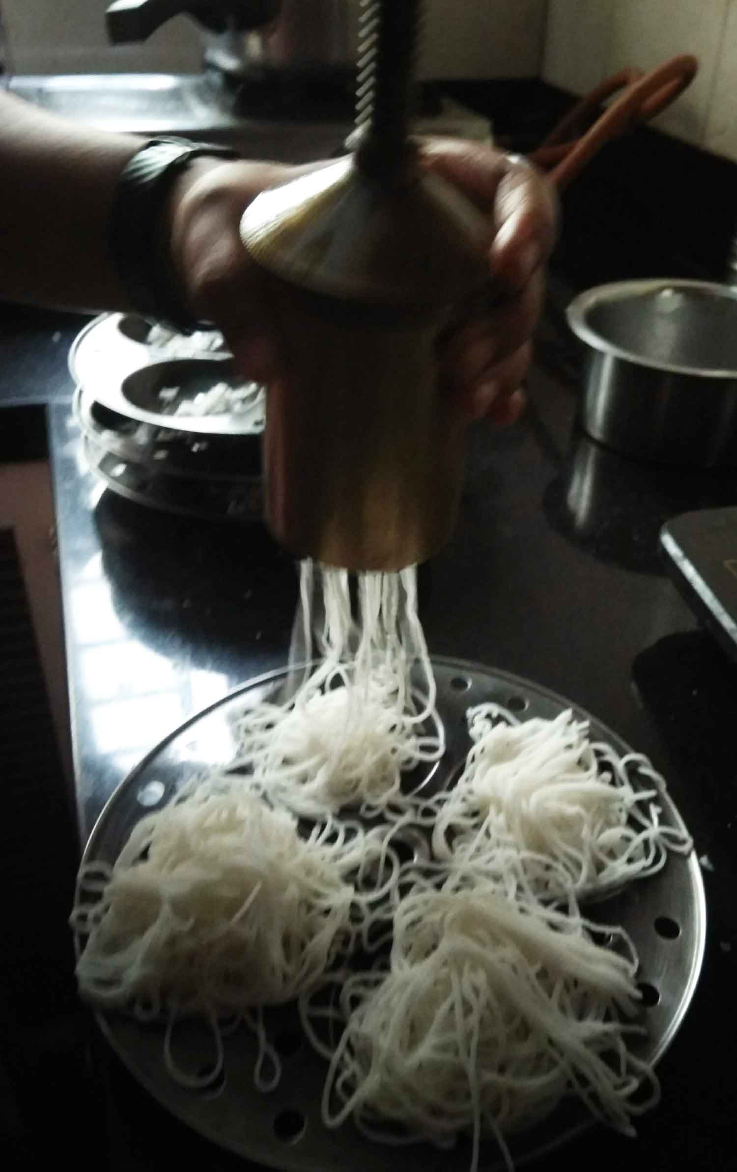 IDIYAPPAM RECIPE | HOW TO DO IDIYAPPAM | NOOL PUTTU | STRING HOPPER ...