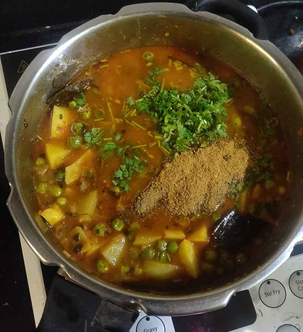 ALOO MATAR RECIPE / ALOO MUTTER RECIPE / HOW TO DO ALOO MATAR - Cook ...