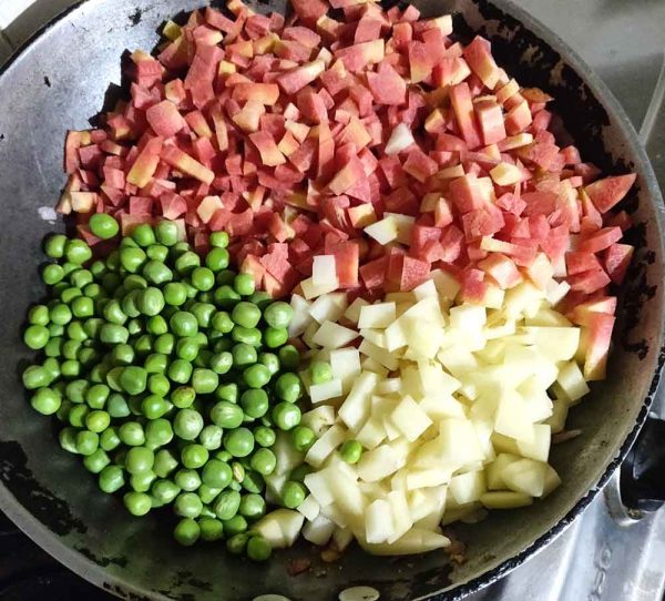 GAJAR MATAR SABZI RECIPE / INDIAN CARROT PEAS SABJI - Cook with Smile