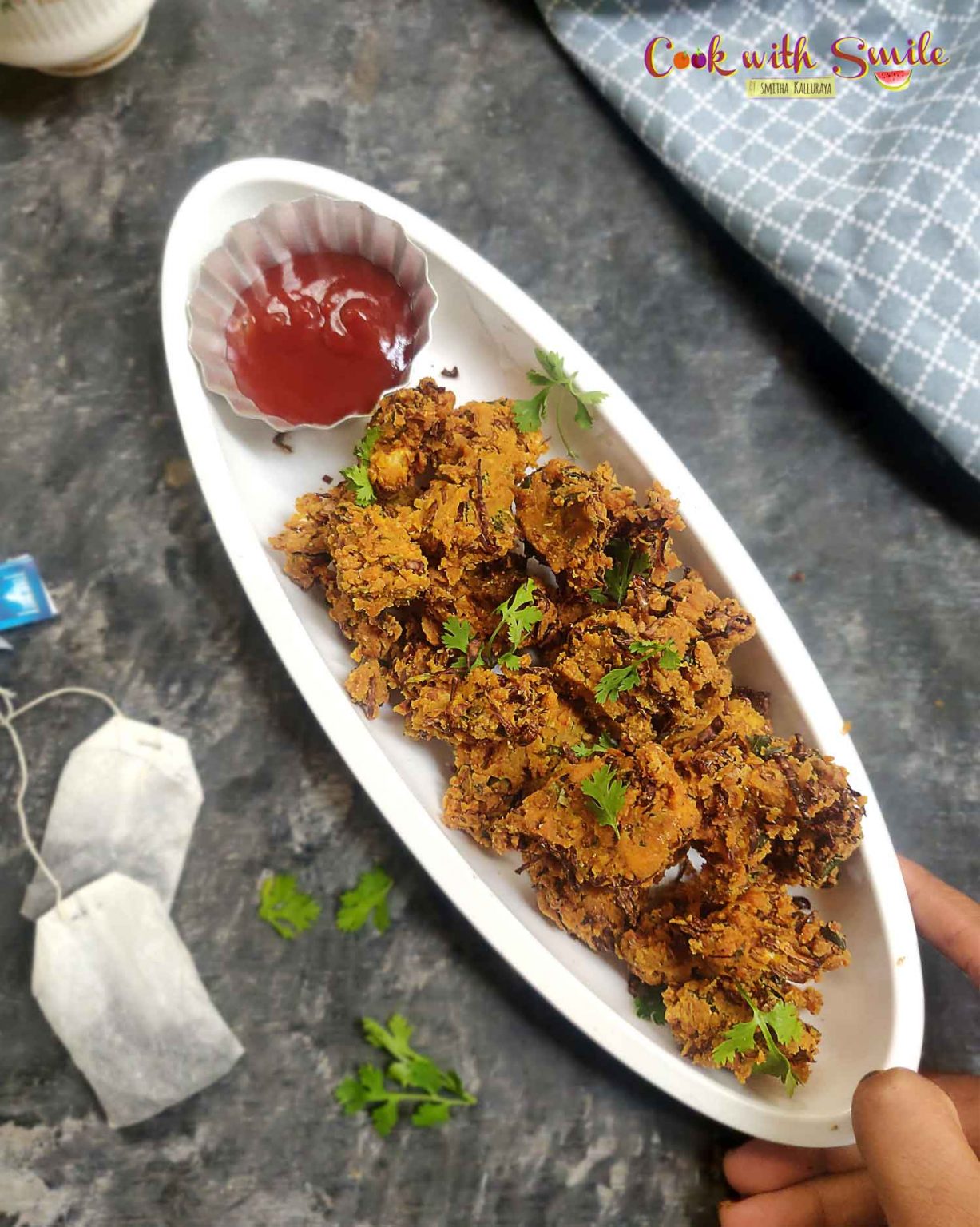 CABBAGE PAKODA RECIPE / CABBAGE PAKORA - Cook with Smile