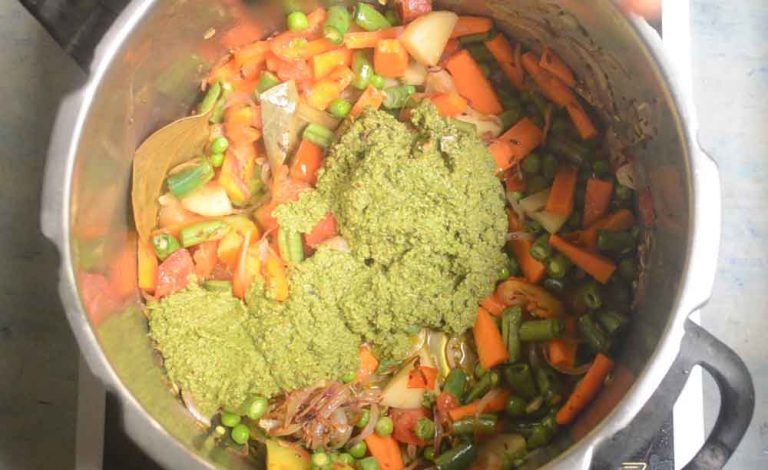 RICE BATH RECIPE / KARNATAKA STYLE VEG PULAO RECIPE - Cook with Smile