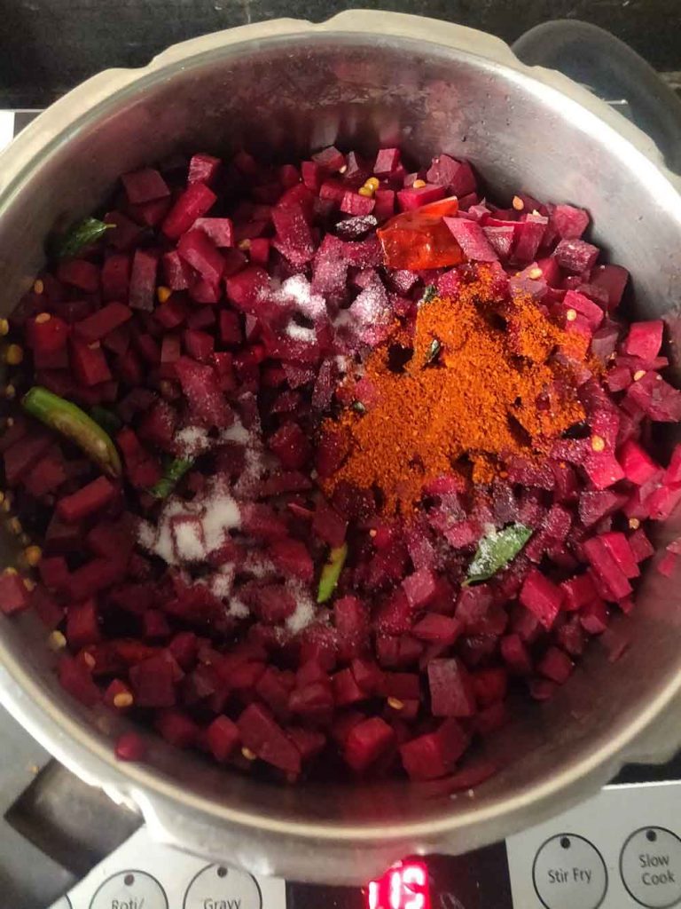 BEETROOT PALYA RECIPE / BEETROOT PORIYAL / SOUTH INDIAN BEETROOT STIR ...