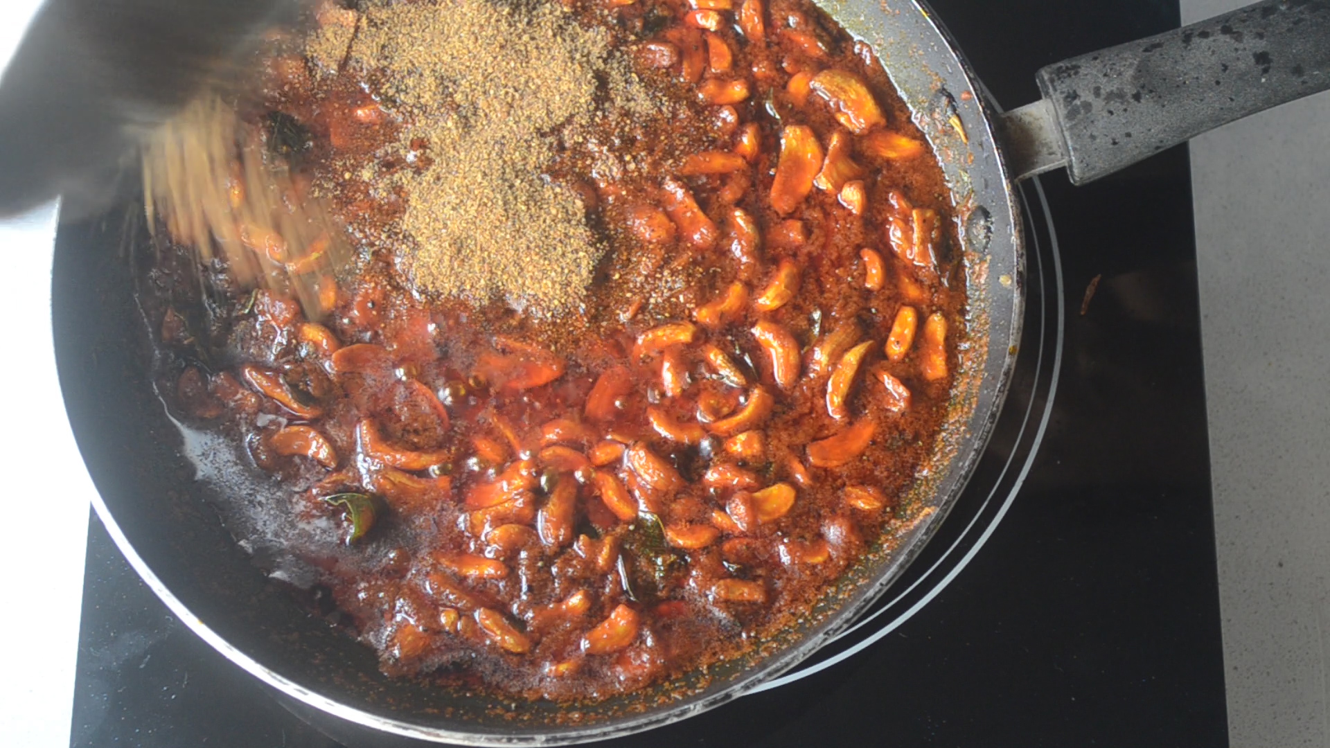 GARLIC PICKLE RECIPE | BELLULI UPPINAKAYI | LAHSUN KA ACHAR - Cook with ...
