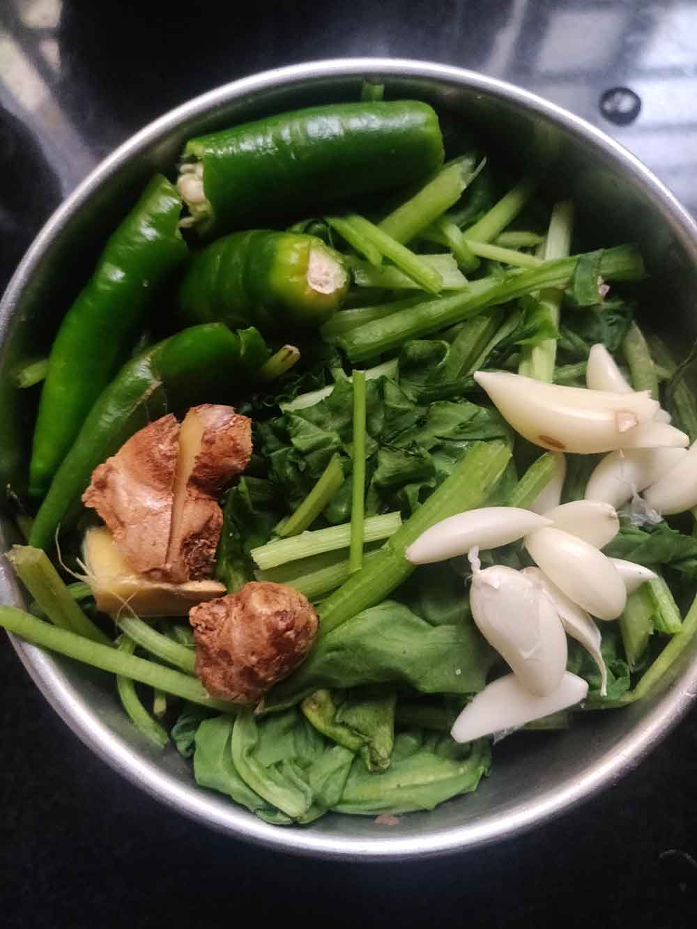 PALAK PARATHA RECIPE / PALAK ROTI / SPINACH PARATHA - Cook with Smile