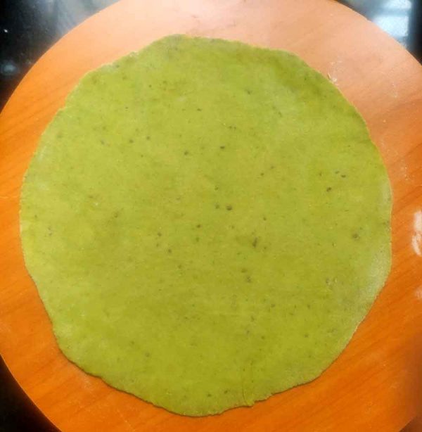 PALAK PARATHA RECIPE / PALAK ROTI / SPINACH PARATHA - Cook with Smile