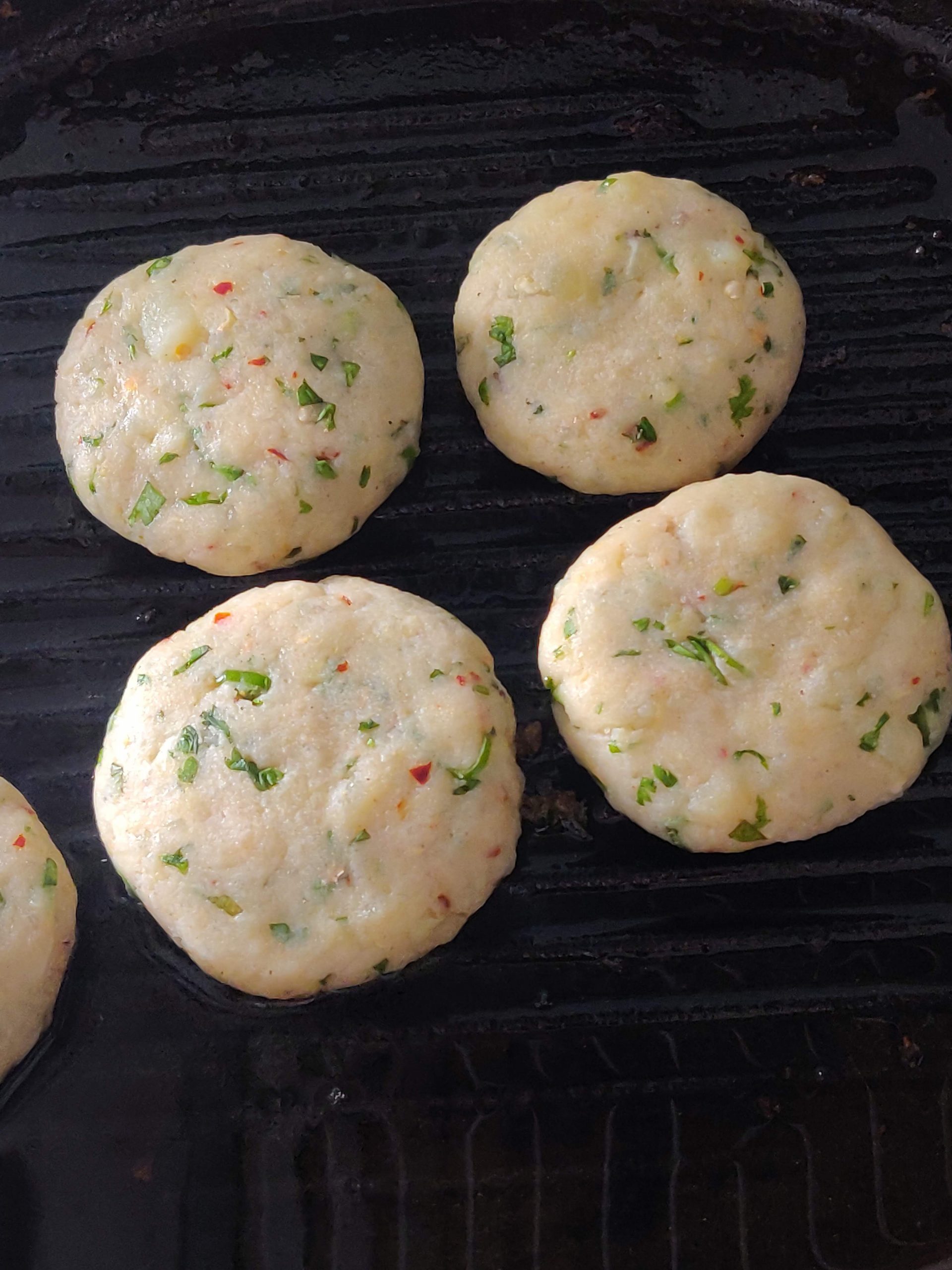 ALOO TIKKI RECIPE | CRISPY POTATO PATTIES - Cook with Smile