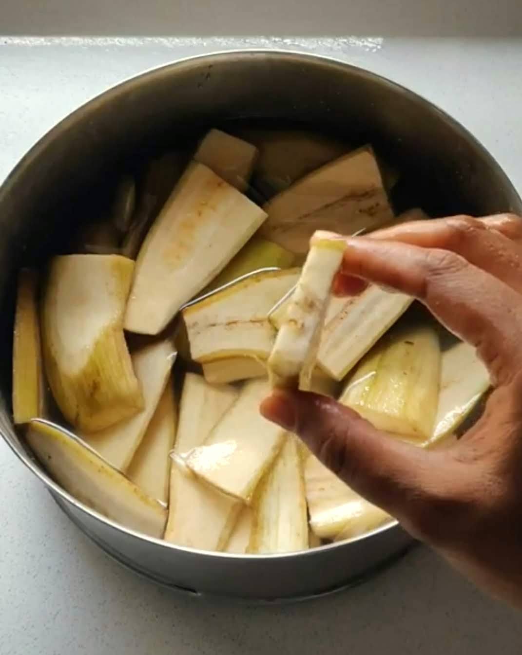 RAW BANANA FRY RECIPE | BALEKAI FRY | VAZHAKKAI FRY - Cook with Smile