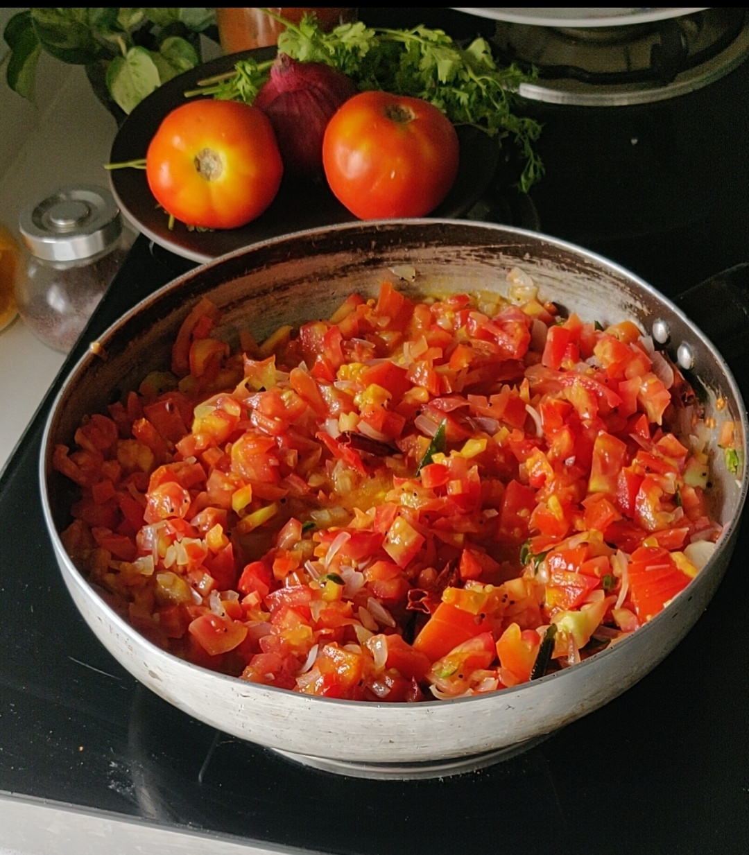 TOMATO EERULLI GOJJU | TOMATO GOJJU RECIPE | TOMATO ONION CURRY - Cook ...