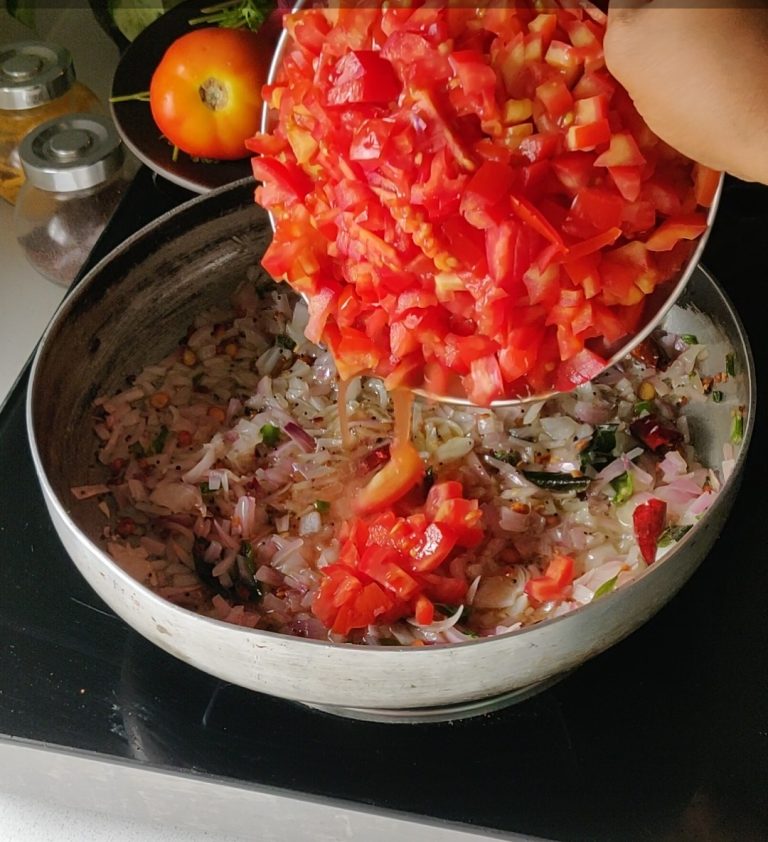 TOMATO EERULLI GOJJU | TOMATO GOJJU RECIPE | TOMATO ONION CURRY - Cook ...