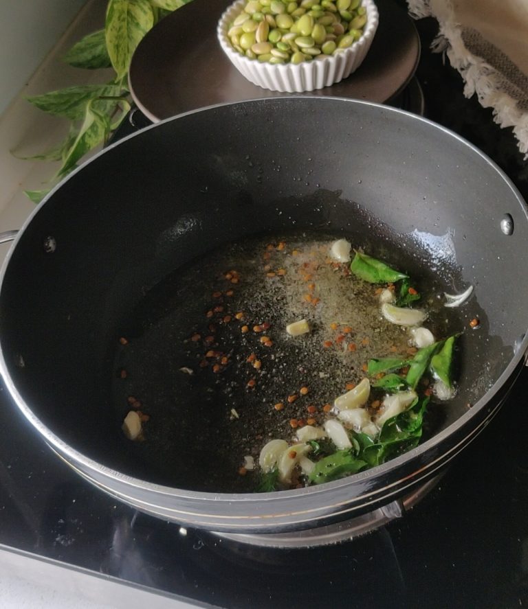 MOCHAKOTTAI KUZHAMBU | CHETTINADU MOCHAI KULAMBU / AVAREKALU CURRY ...